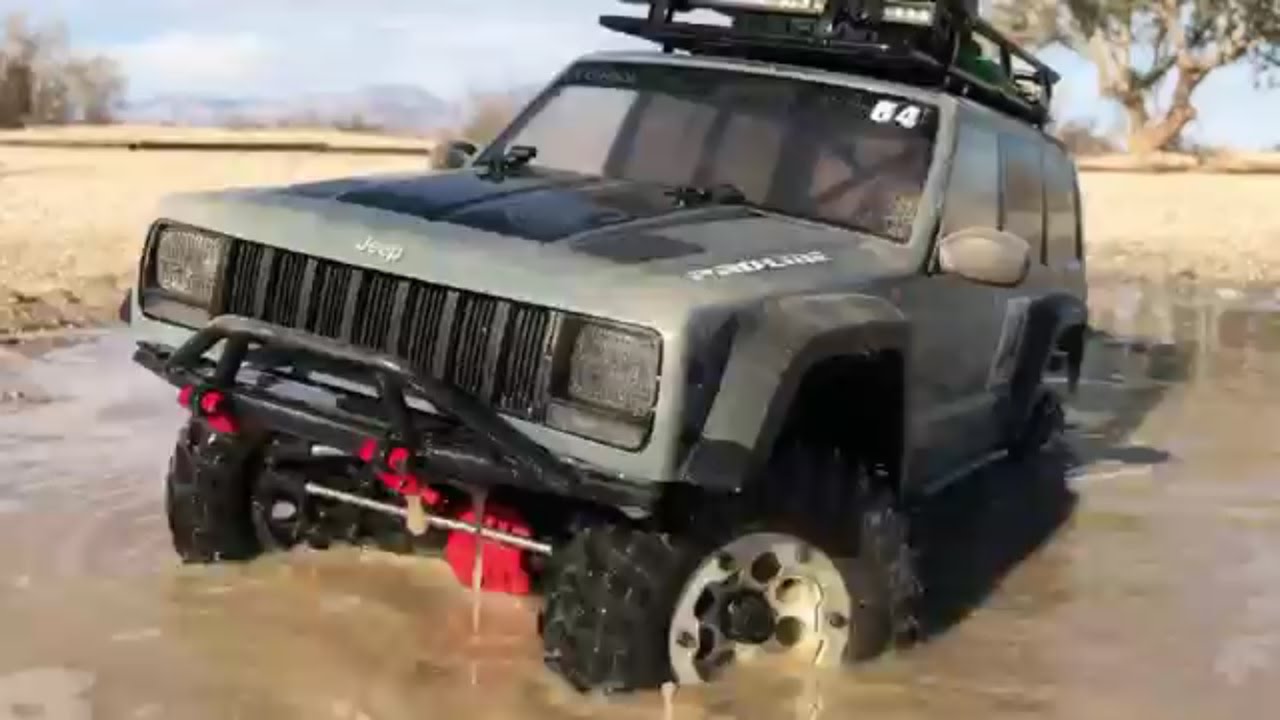 Axial SCX10 II Scale Crawler 2000 Jeep Cherokee Desert Track Crawling ...