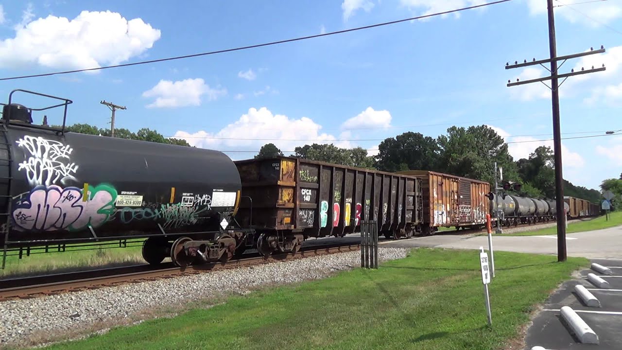 CSXT Q300-25 - YouTube