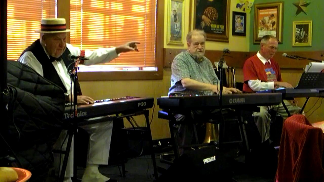 "Sugar" Willie, Bob Ringwald, Jim Maihack at Straw Hat Pizza in ...