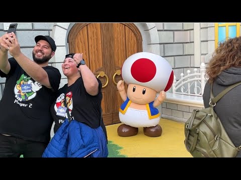 Toad meet | Toad dances with Mario & Luigi fans! Universal Studios ...