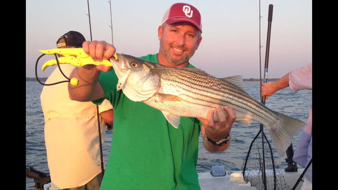 *STRIPER TIPS* Catching Stipers in Lakes! - YouTube