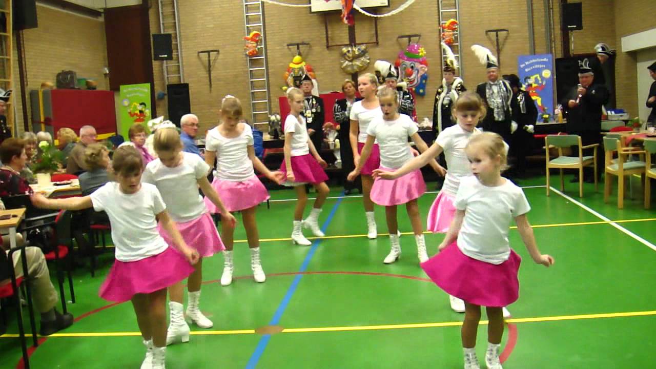 showdans van cv de hobbelende bierviltjes 2011-2012 - YouTube