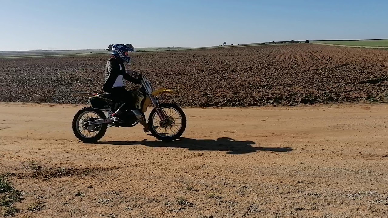 99-2000 Suzuki rm 250 2 stroke sound - YouTube