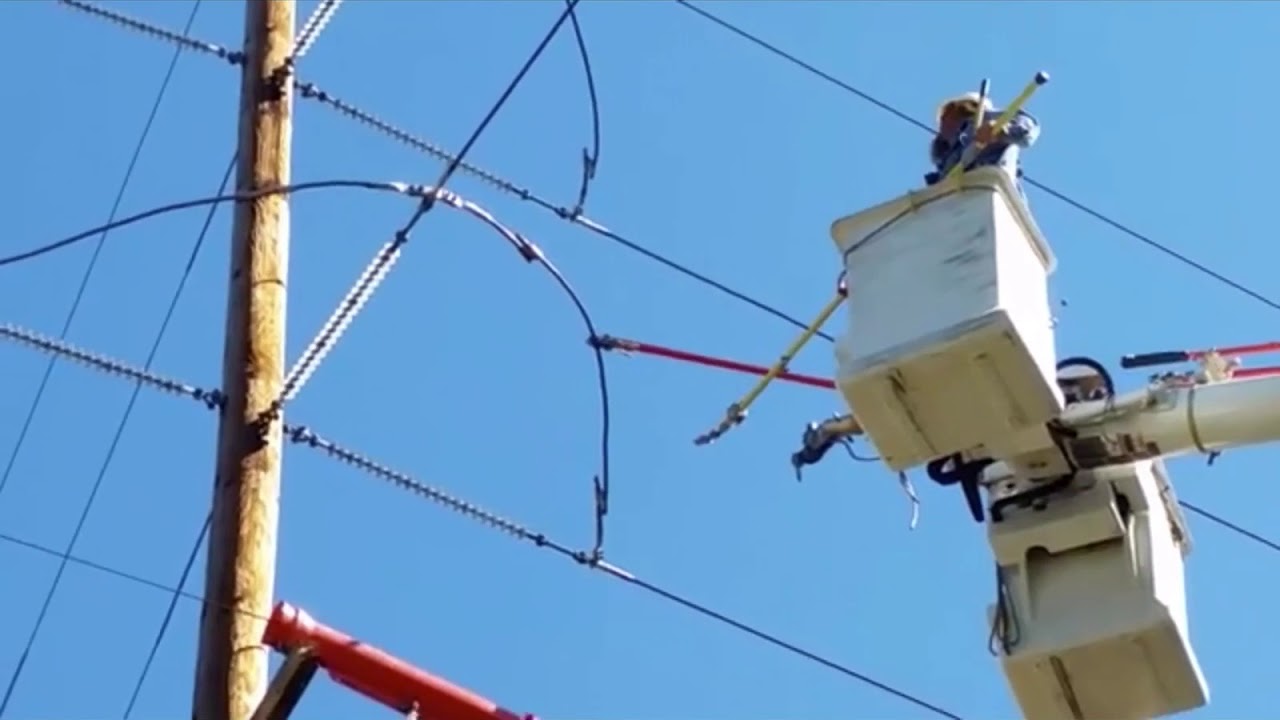 11kV arc on the power line - YouTube