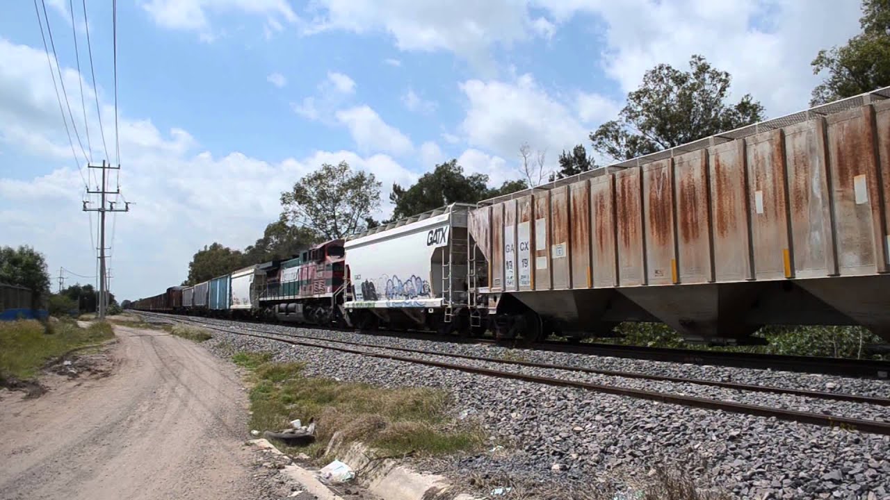 Ferromex SD70ACe 4051 y Remota AC4400CW 4518 en León, Guanajuato. México NOAS_5 - YouTube