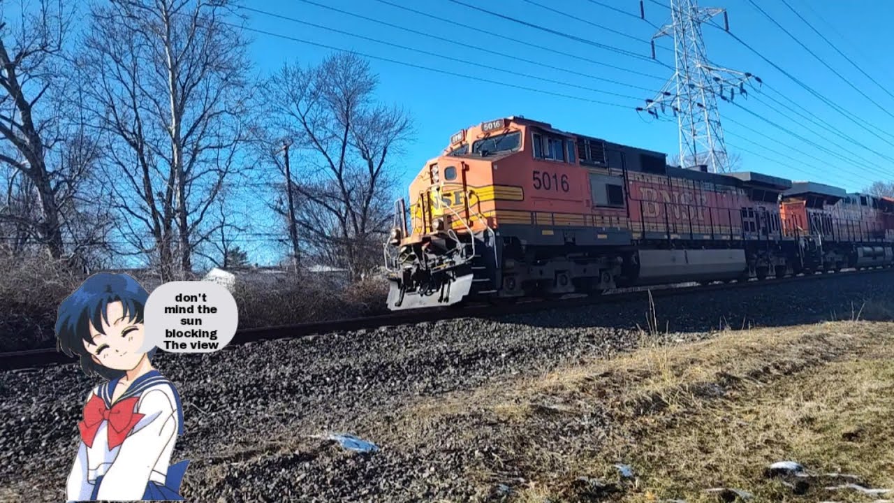 BNSF 5016 & 6268 leads Covered Hopper train (sorry about the Sun 😅 ...