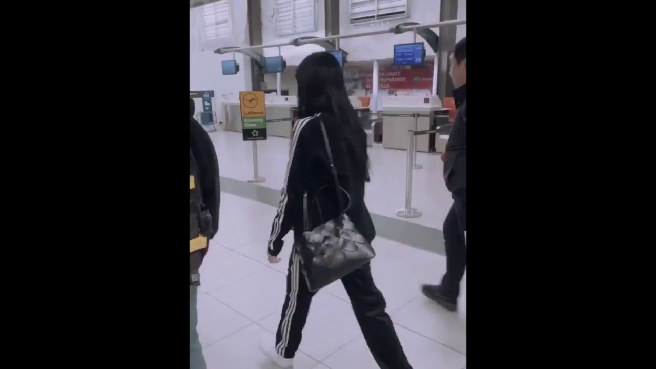 200221 — Lisa at the airport (น้องลิซกำลังกลับเกาหลี): - YouTube