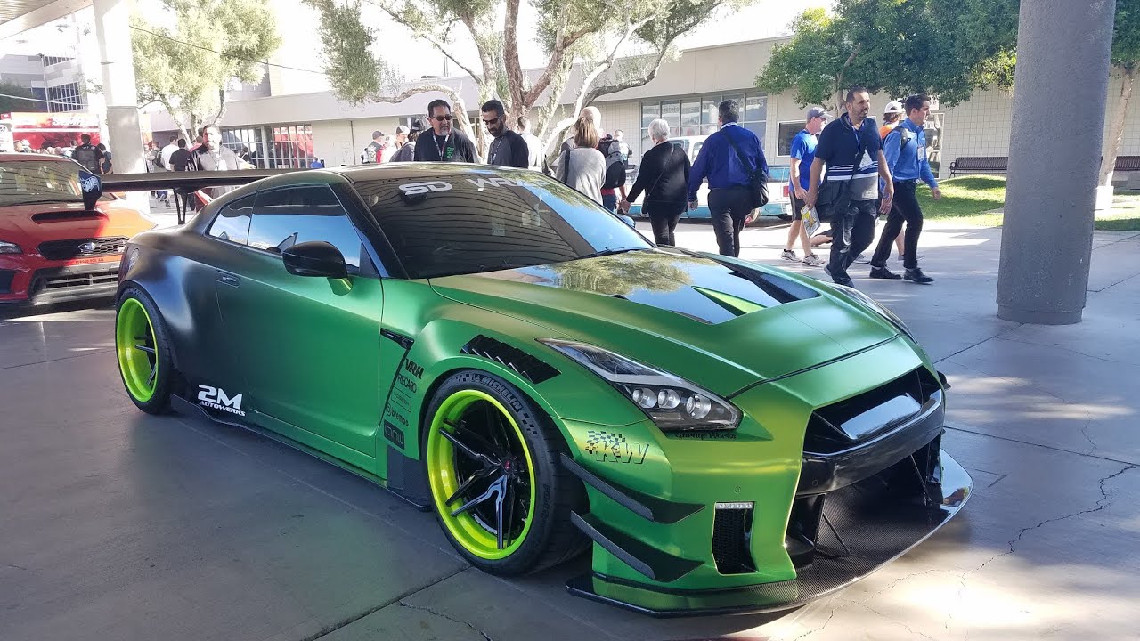 Seeing Guaczilla for the first time! *(Meeting Tanner Fox!!!) - YouTube