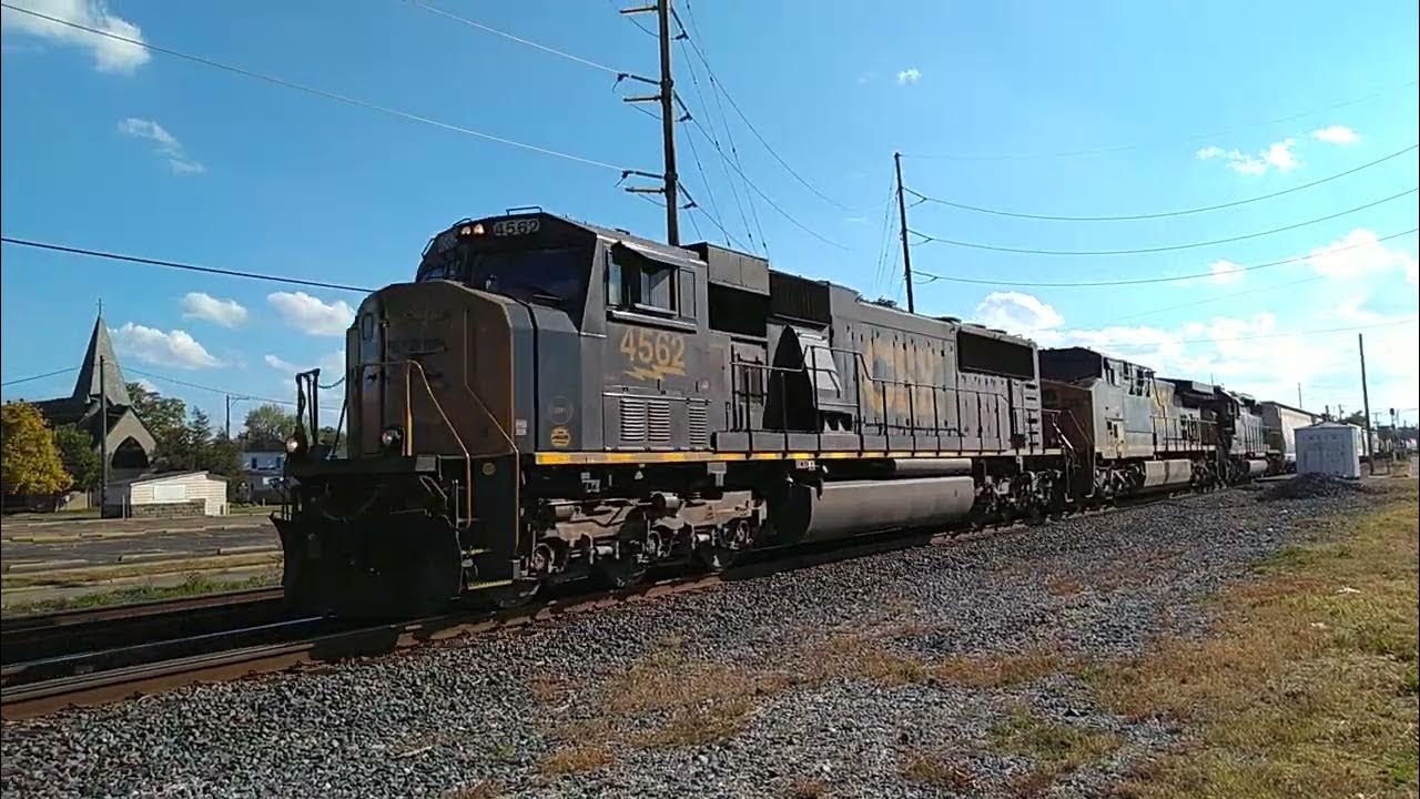 CSX SD-70 leading a consist with an ex-Conrail SD-40-2. - YouTube
