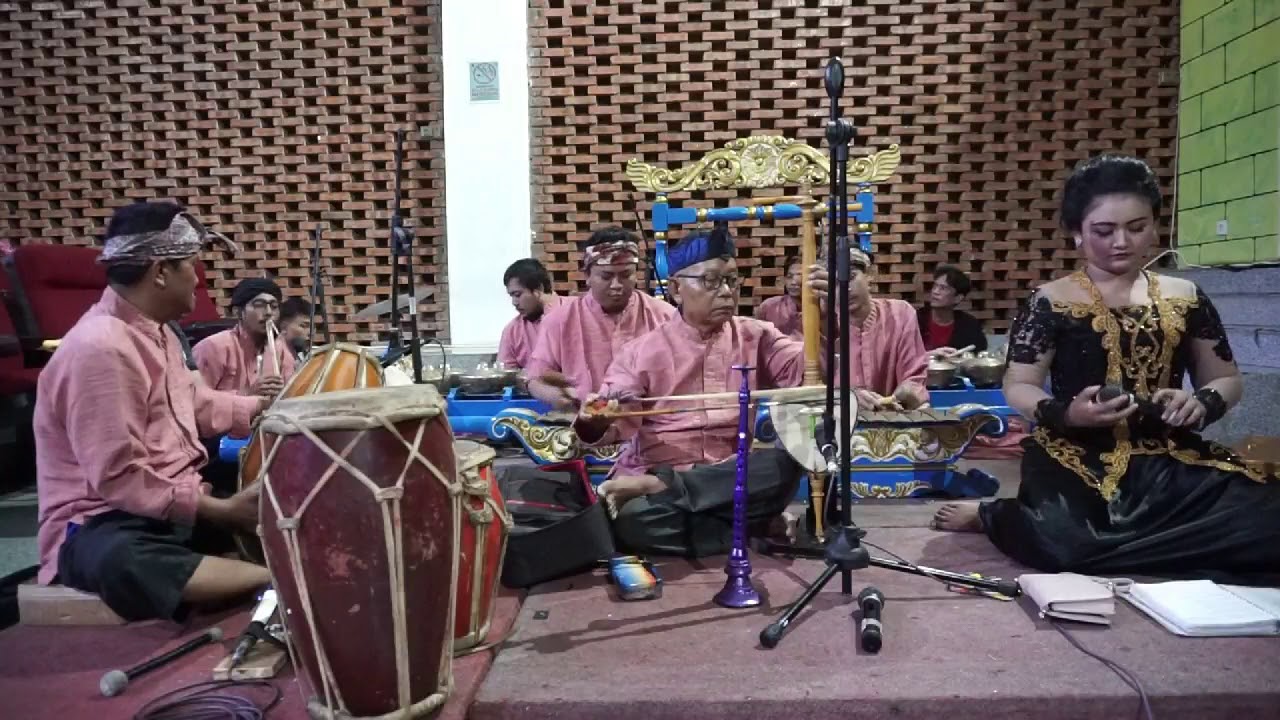 Sandiwara Sunda Miss Tjitjih // Kembang Gadung - Juru kawih Putri Utami ...