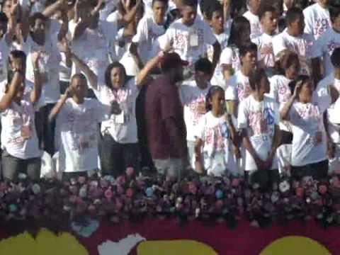 Momentos en el que Lenín Cerna es mandado a otra tarima el 19 de Julio ...