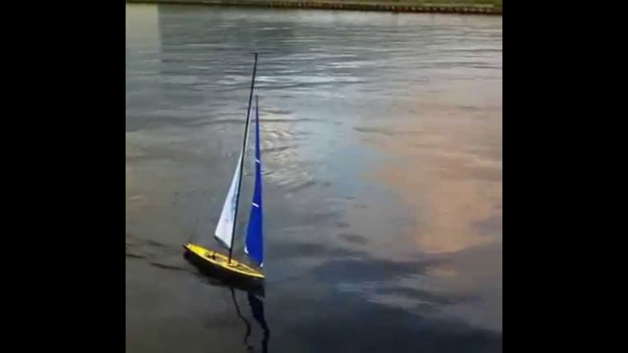 Phantom Rc Zeilboot - YouTube