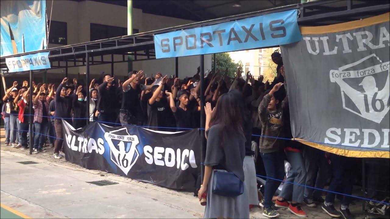 Ultras Sedici SMAN 16 Bekasi at SMA PAX PATRIAE - YouTube
