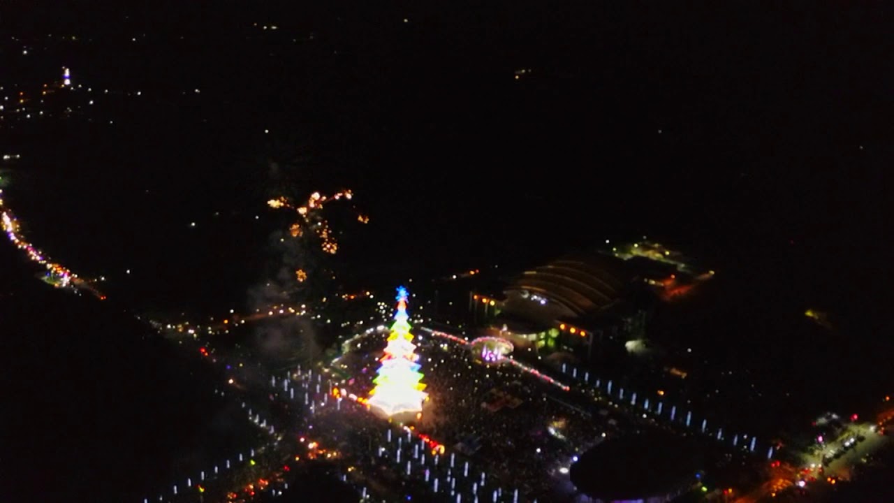 2018 tallest Christmas tree in the world - YouTube