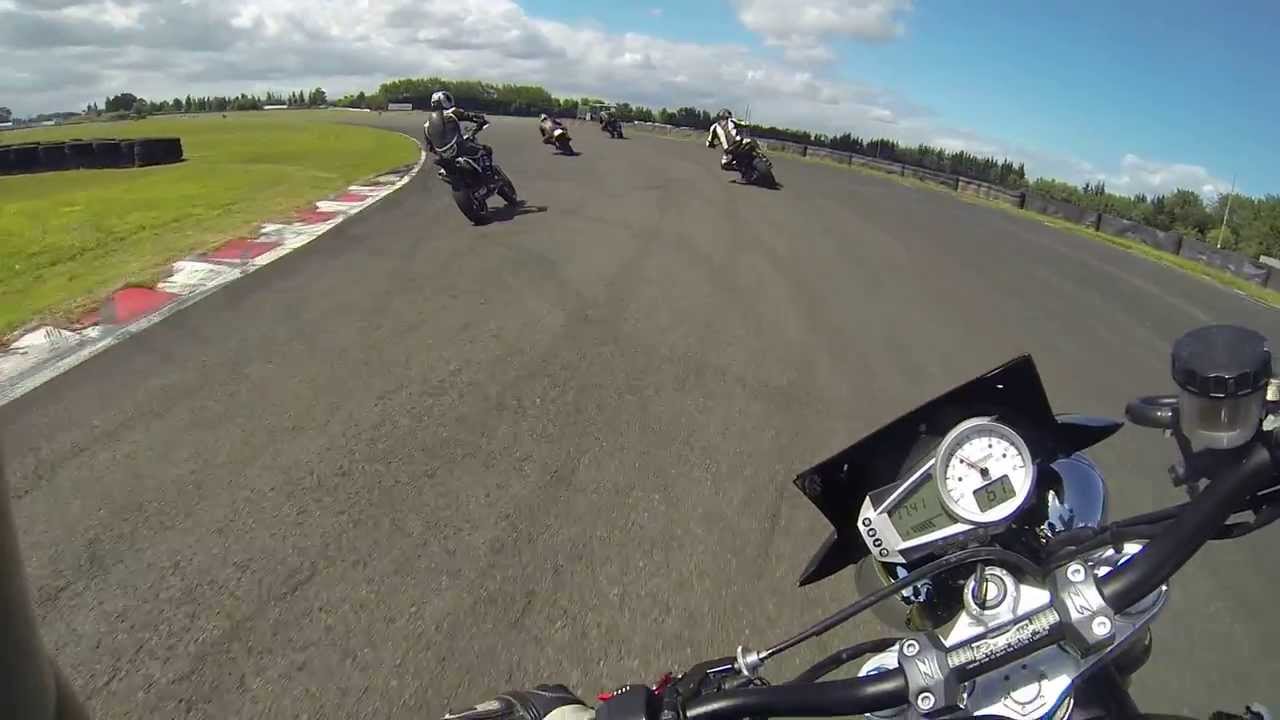 Triumph Speed Triple Track Day Manfield - YouTube