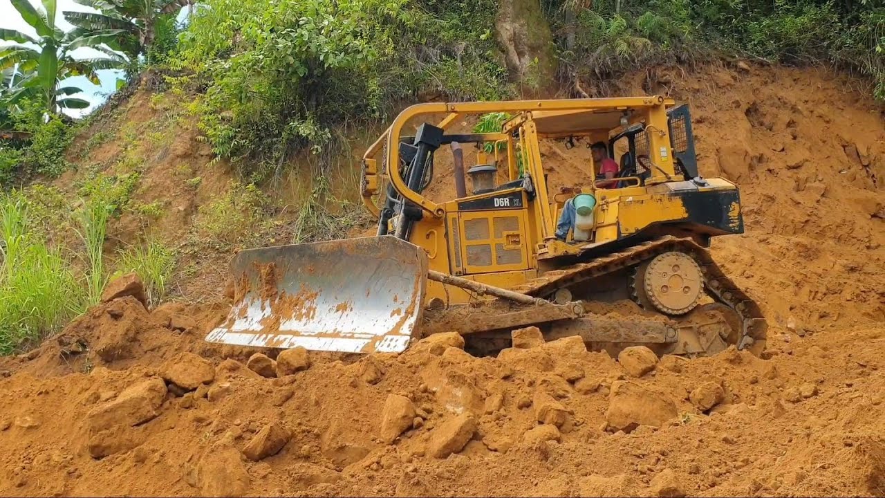 Fine-Grained Precision: Bulldozer D6R XL at Work - YouTube