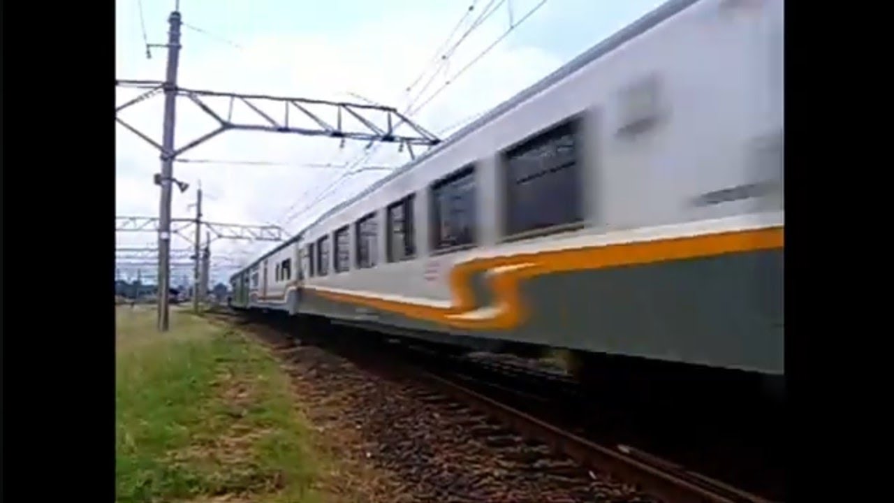 Livery jadul kereta api #railfansindonesia @Argantarailfans - YouTube