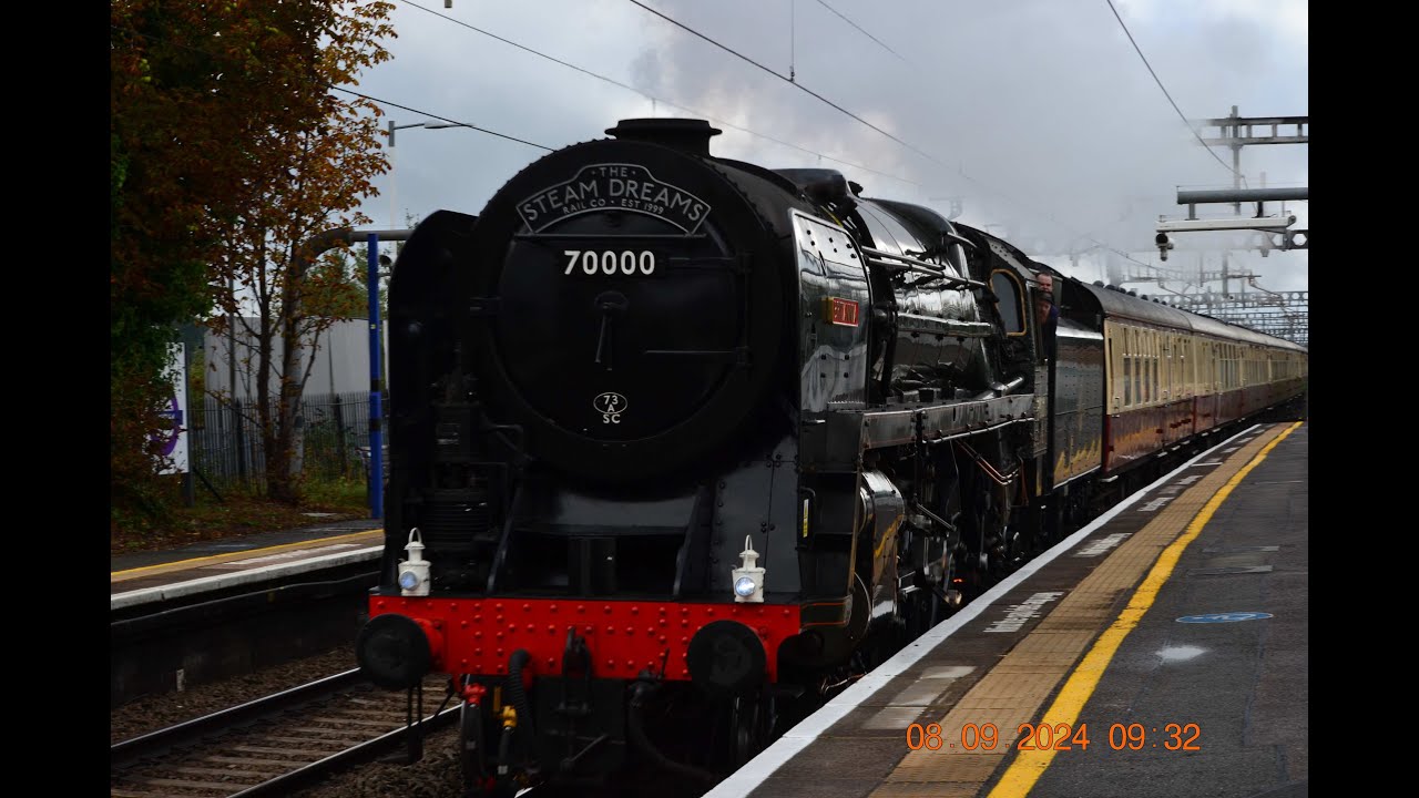 BR Standard Class 7 70000 "Britannia" Speeding on the GWML - YouTube