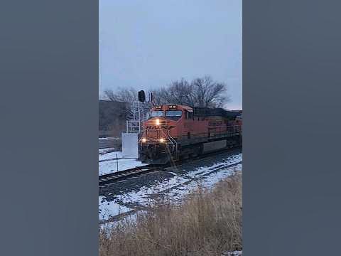 BNSF Northbound Empty Coal Hoppers - YouTube