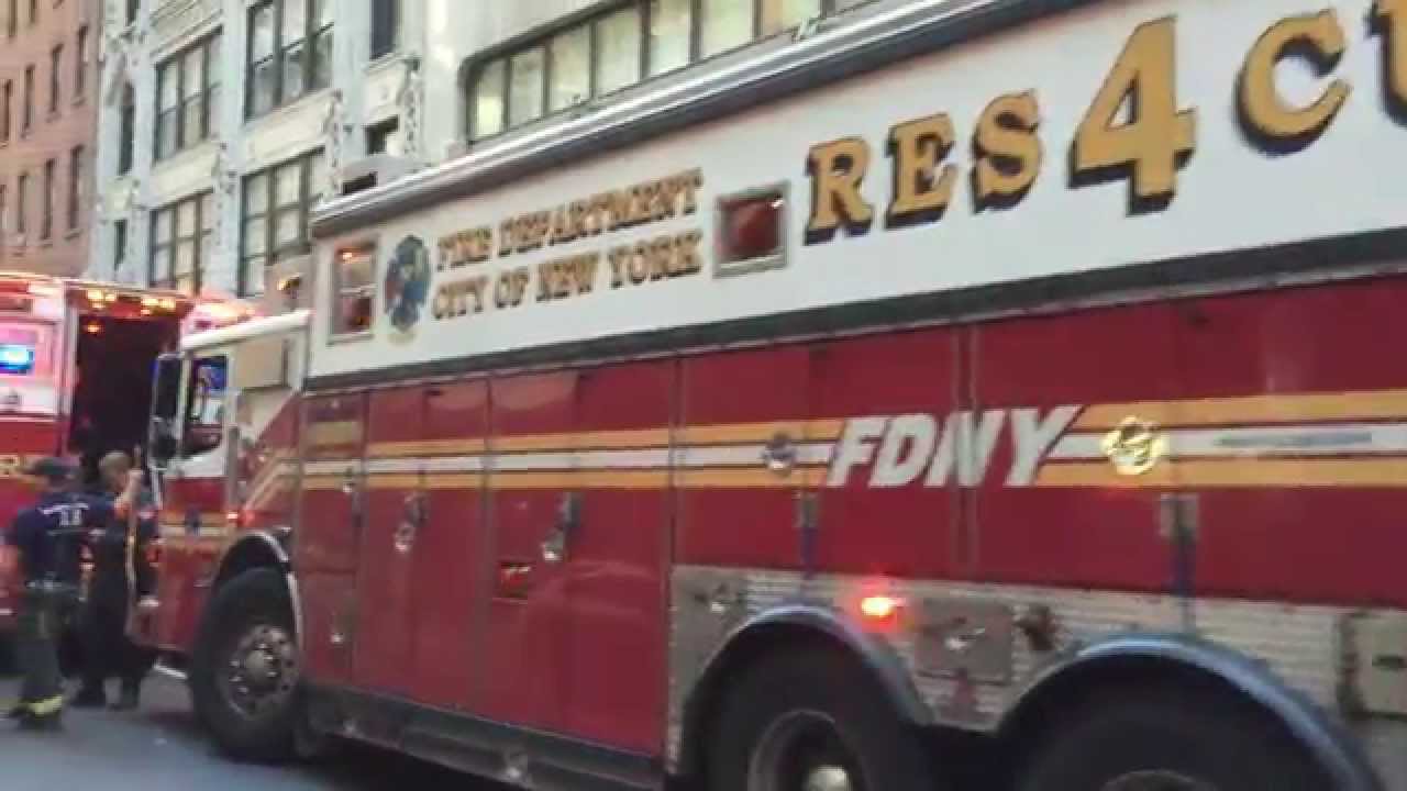 QUICK RARE CLIP OF FDNY RESCUE 3 & FDNY RESCUE 4 OPERATING TOGETHER AT ...