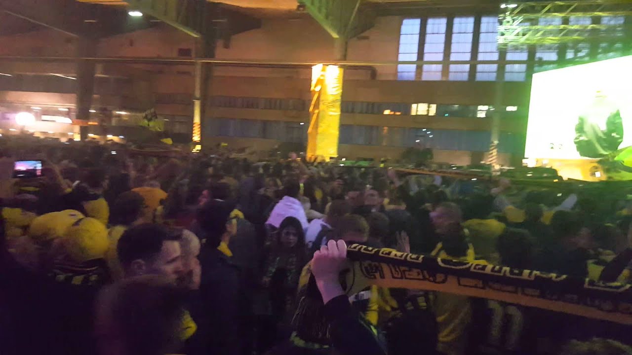 BVB Fans Pyro *Neuer Trainer*New Trainer *bosz muss gehen - YouTube