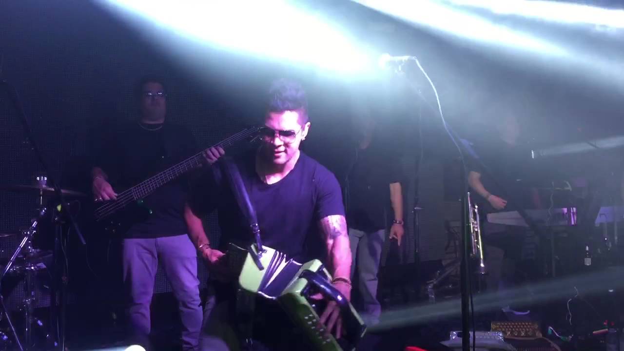 AJ Castillo-Puro Bajo Sexto y Acordeon - YouTube