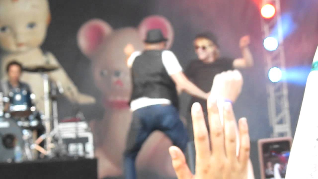 Tavish Crowe and Nik Pesut Dance Moves - YouTube