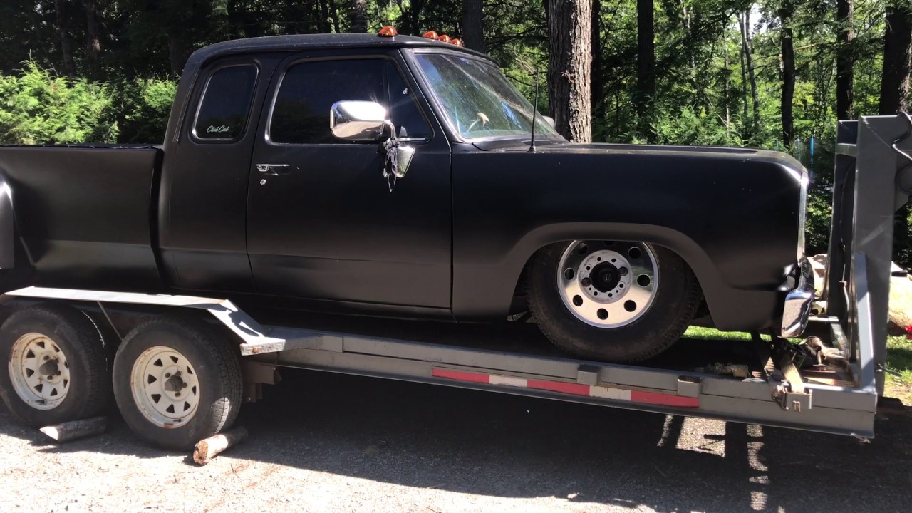 SLAMMED DODGE RAM DUALLY START UP - YouTube