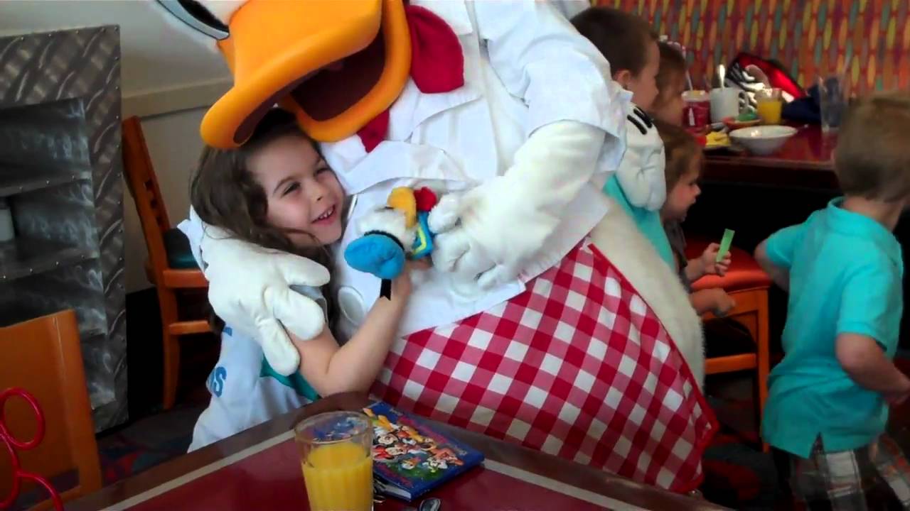 Ella & Donald Duck (at Chef Mickey) - YouTube