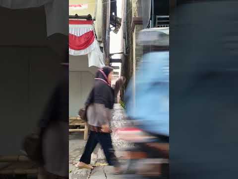 pemantauan punya warung kamar mandi di belakang nya