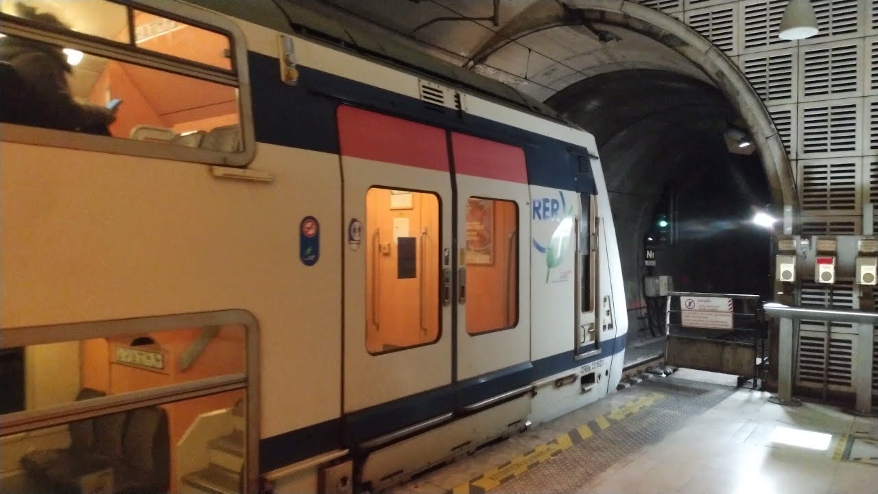 RER-E MI2N EOLE Z22500 IDF en gare de Magenta-Gare-Du-Nord - YouTube