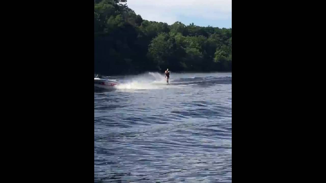Slalom ski back to boat - YouTube