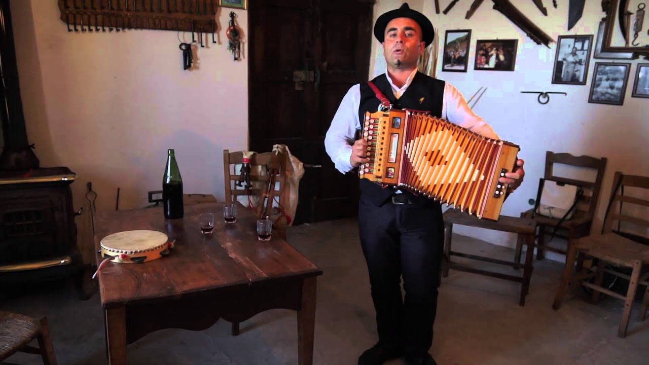 ZAMPOGNA DEL POLLINO: ANGELO LE ROSE, ZAMPOGNA ARBËRESHË - YouTube