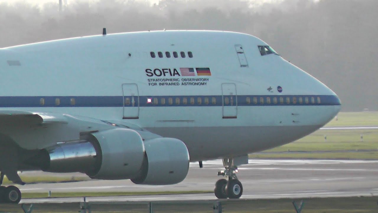 Final Takeoff - NASA 747SP Departing Hamburg - YouTube