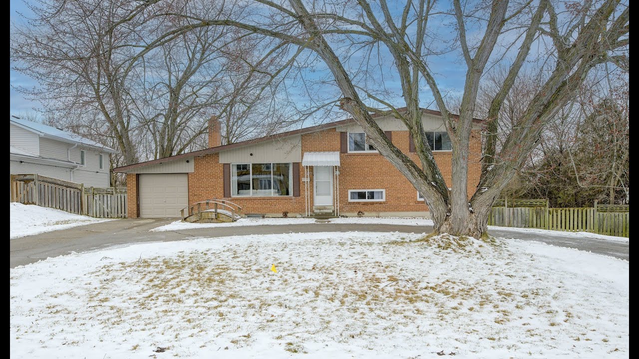 ️ 100 Hamilton Drive, Newmarket, ON - YouTube