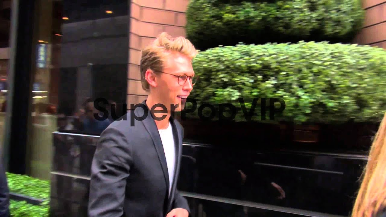 Austin Butler at the 2013 CW Upfront Presentation in New ... - YouTube