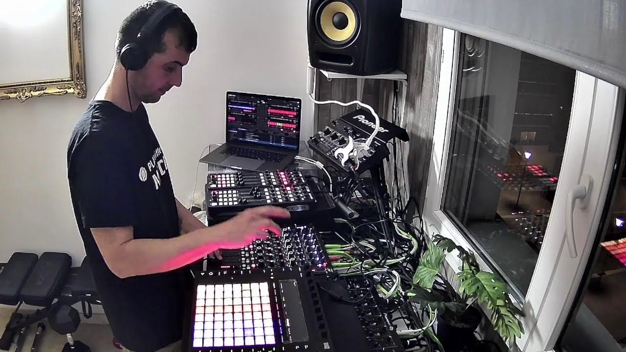 SYNC DJ'S CLUB:DJ JORDAN .MELODIC TECHNO-MINIMAL TECHNO - YouTube