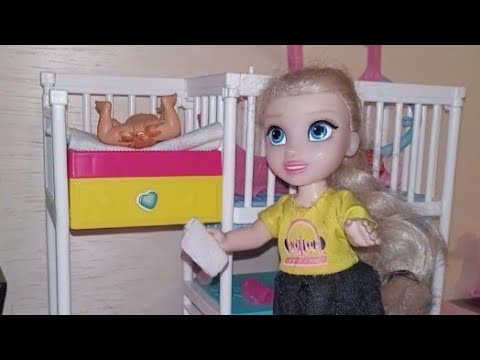 POOP! Elsa and Anna Babysit