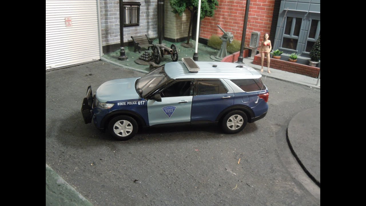 Massachusetts State Police 2022 1/24 scale Ford Explorer with lights ...