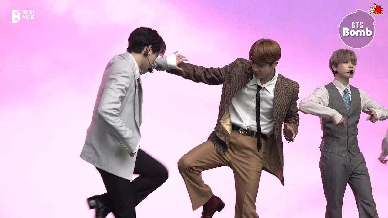 (VOSTFR) [BANGTAN BOMB] Playful Bangtanies - BTS (방탄소년단) - YouTube