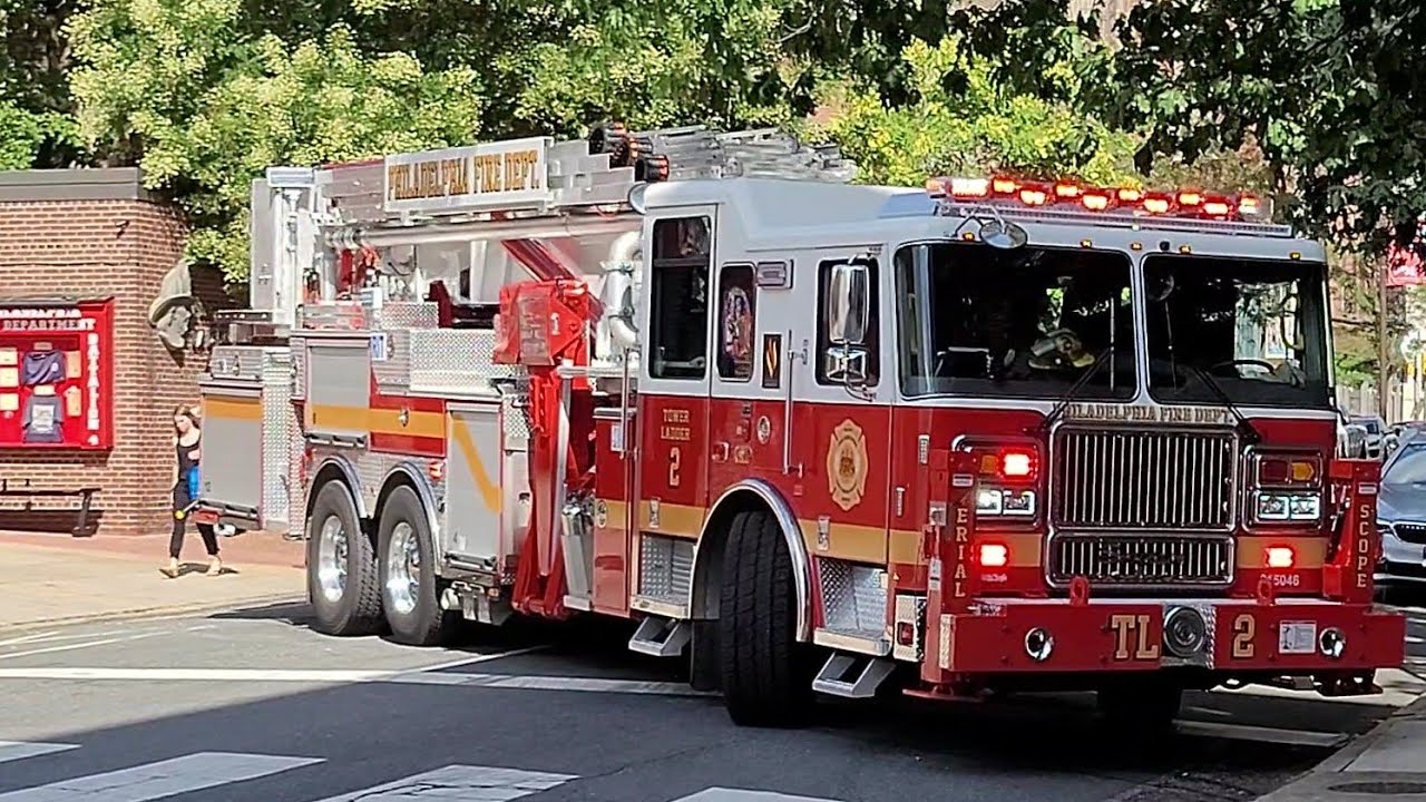 PFD New Tower Ladder 2 and Battalion 4 Responding - YouTube