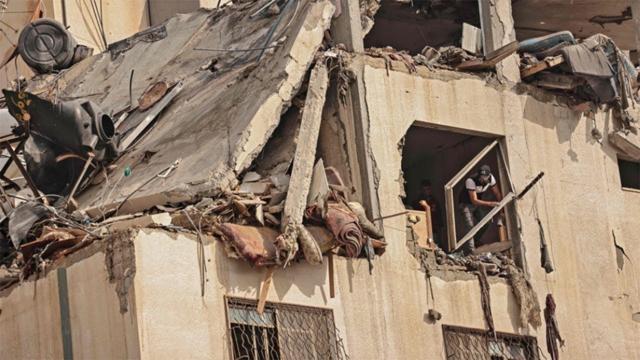Rubble covers Gaza following deadly Israeli airstrikes - YouTube