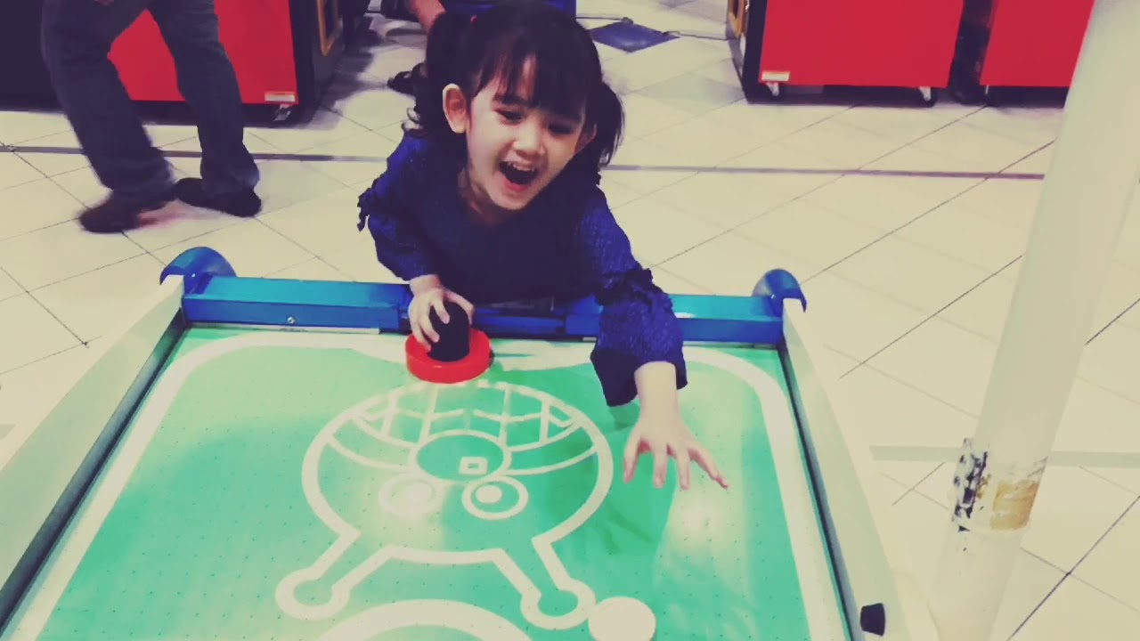 Happy kids playing games - YouTube