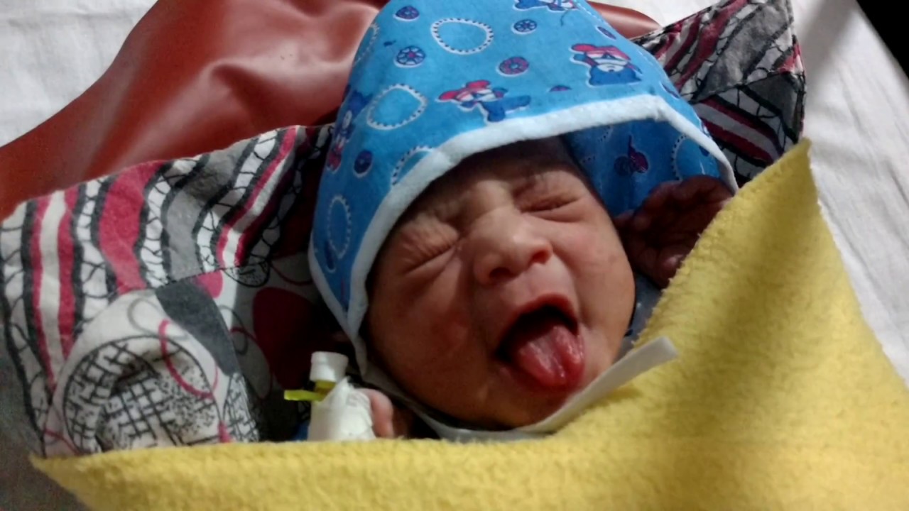 Newborn baby just One Hour old - Cute! And Making Faces too!!! - YouTube