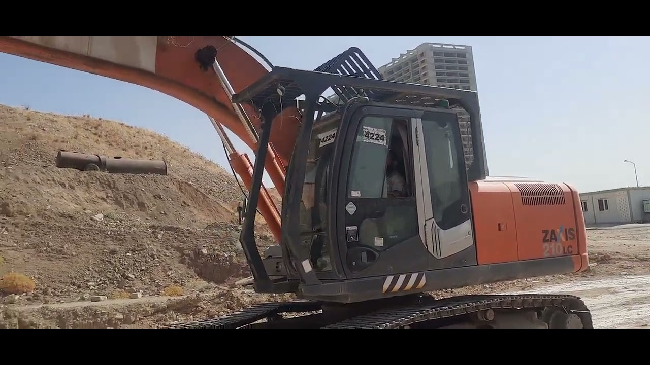 Hitachi 210 LC - YouTube