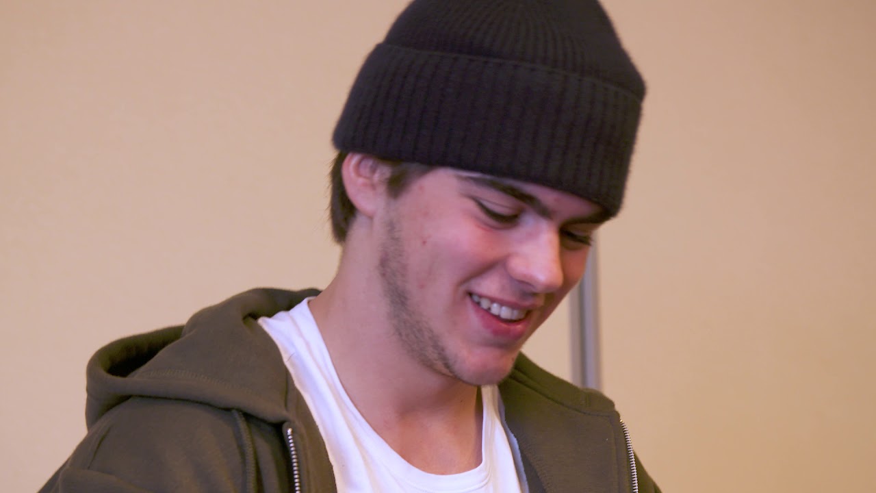 WATCH Nico HIschier sign autograph collection for Fanatics - YouTube