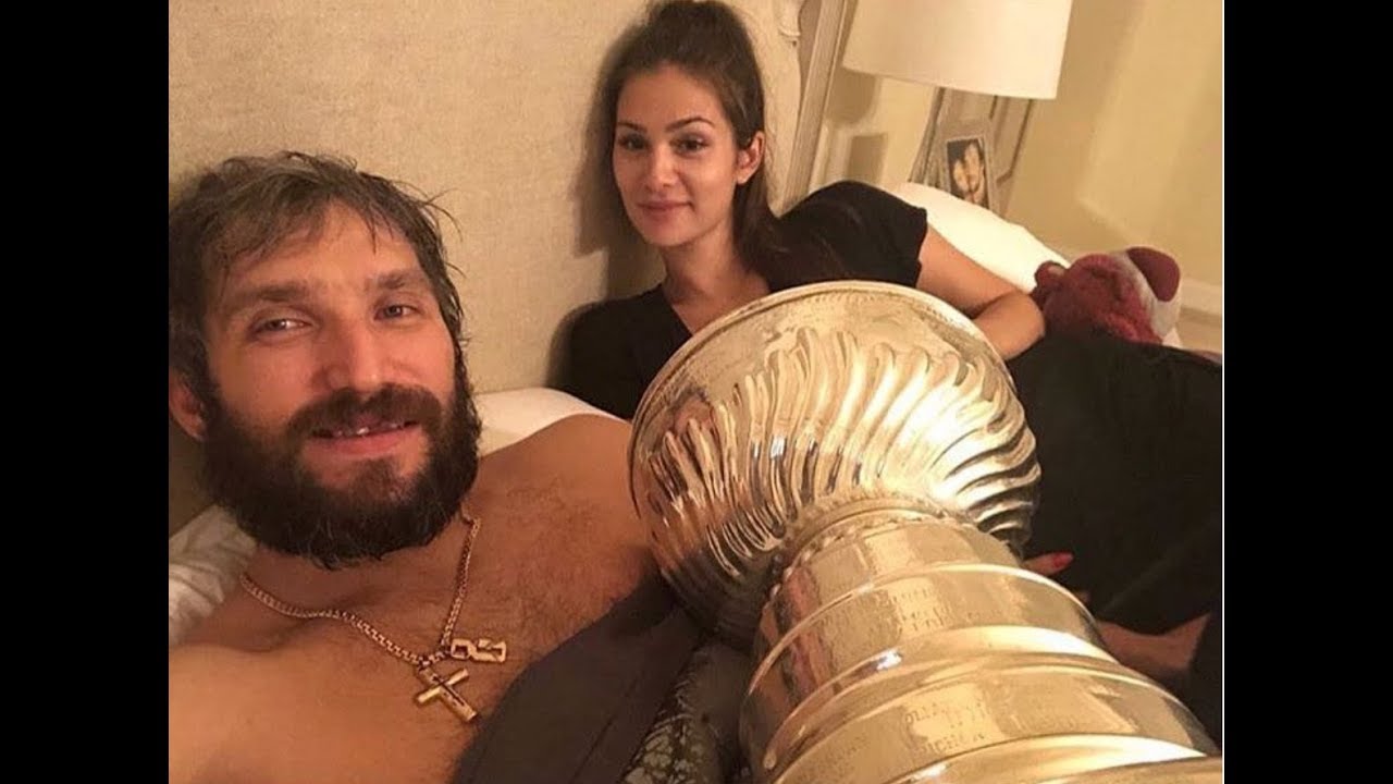 Celebration at Ovechkins house with the Stanley Cup / Овечкин гуляет ...