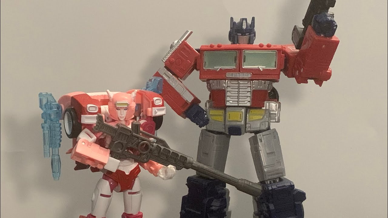 TRANSFORMERS LEGACY OPTIMUS PRIME AND ELITA-1 REVIEW - YouTube