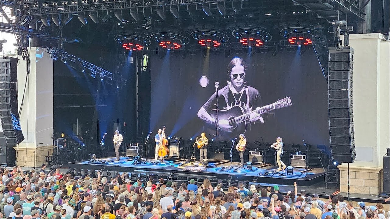 Thunder - Billy Strings @ The Amp 4/21/24. Rain starts pouring at 7 min ...