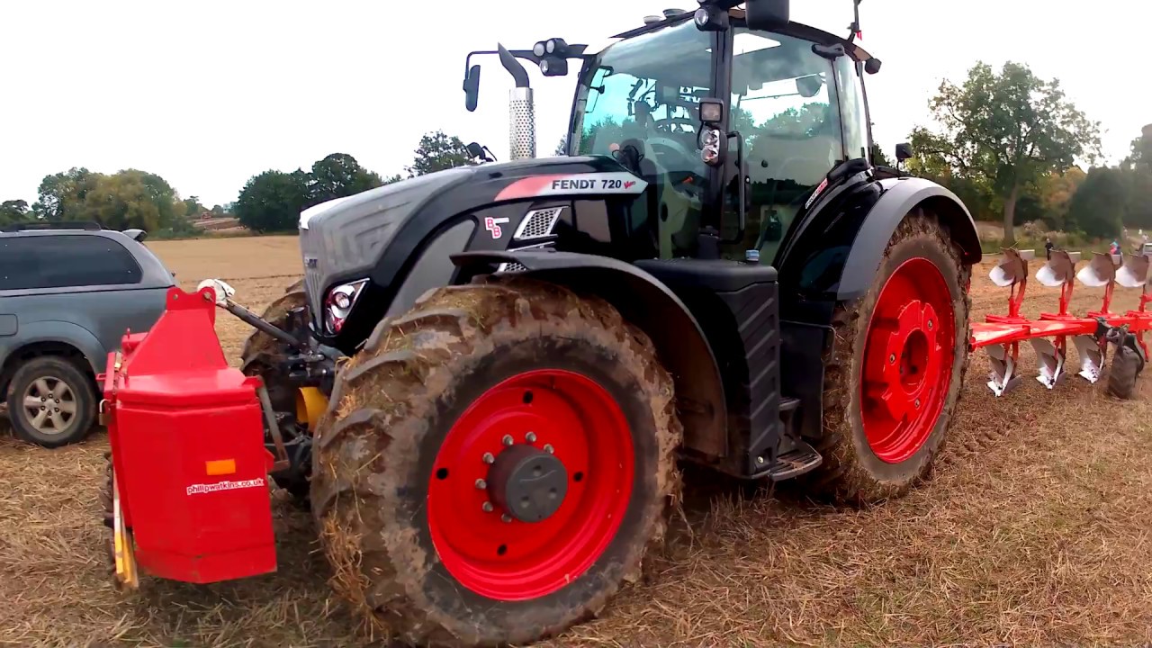 2017 Fendt Black Edition 720 6.1 Litre Diesel Tractor With Kuhn Plough ...